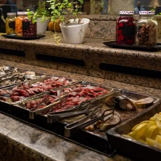 The Absolute Worst Mistake to Avoid at a Buffet - Recipe Heaven
