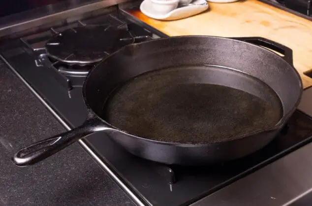 The Cast Iron Cleaning Mistake That Ruins Your Pan Every Time - Recipe ...